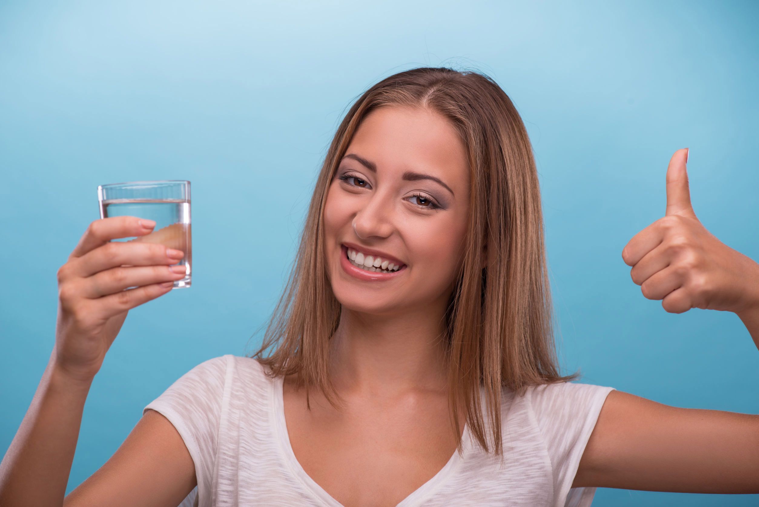 Bere acqua: credenze e verità | CROSSWATER